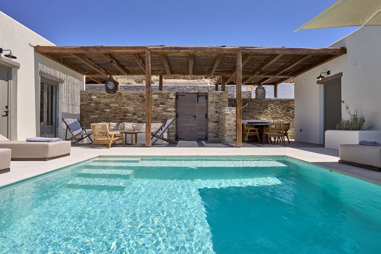 Ios Infinity Pool Suites | Accommodation in Ios Island, Greece