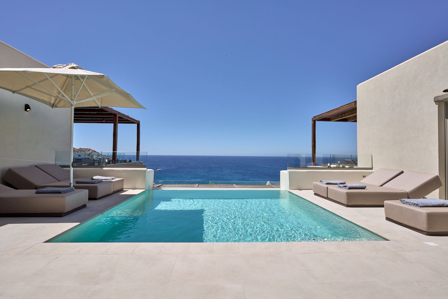 Grand Two-bedroom Suite Private Pool | Accommodation in Ios Island